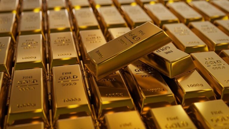 3 Reasons Why Gold Prices Keep Hitting Record Highs | Bankrate